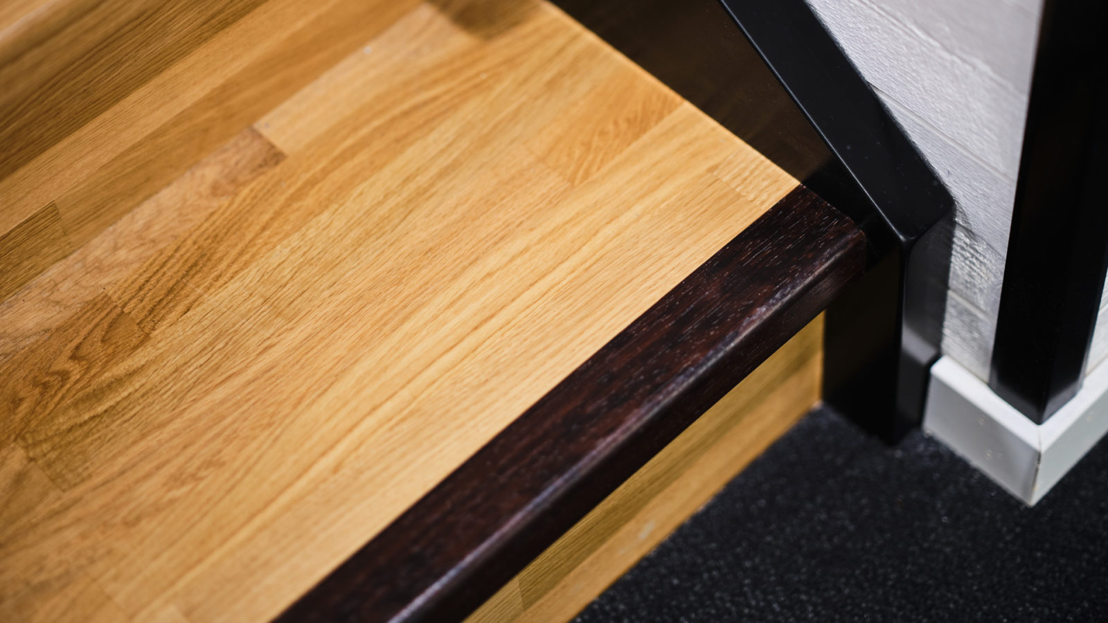 Kontrastmarkering i trappor - Snickarlaget