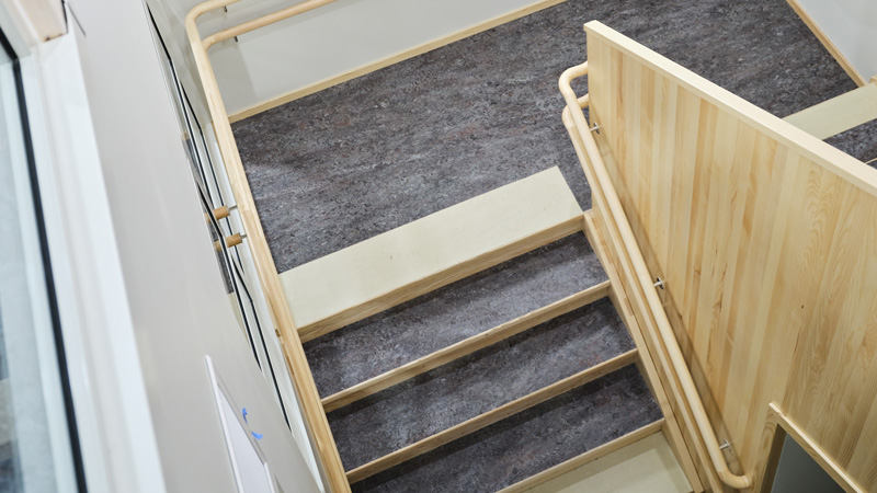Kontrastmarkering i trappor - Snickarlaget