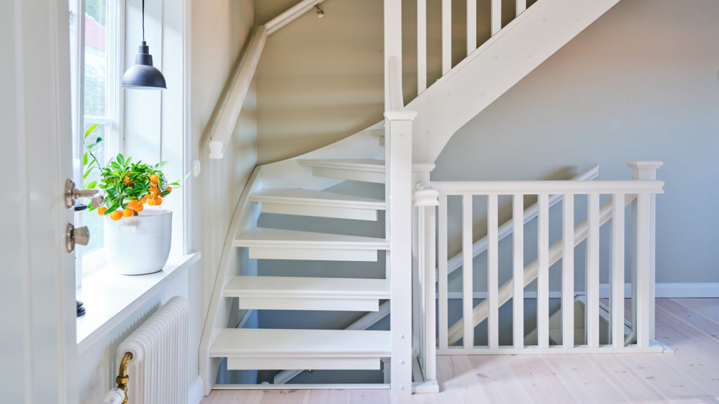 Renovera eller köpa ny trappa? - Snickarlaget